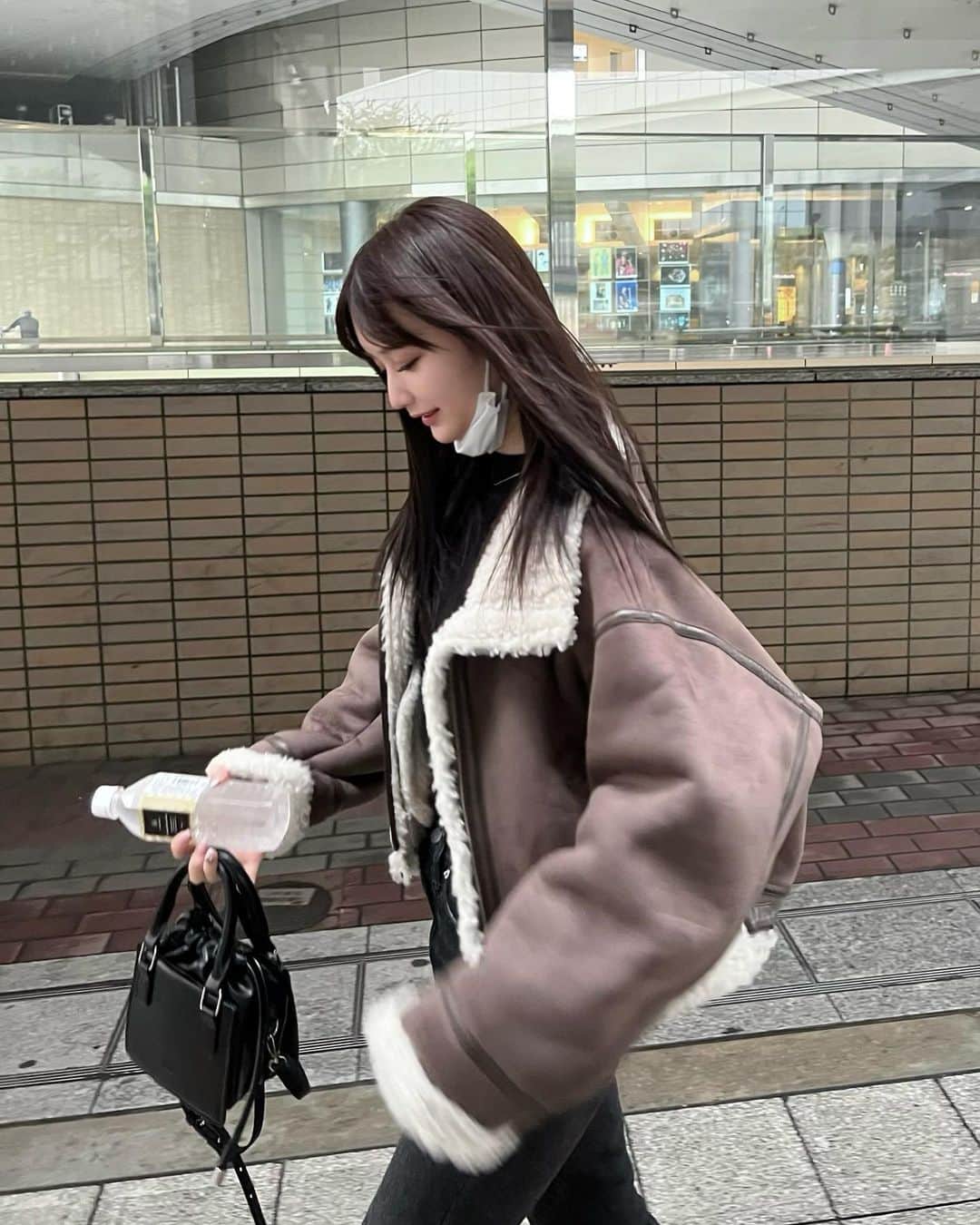 山本望叶さんのインスタグラム写真 - (山本望叶Instagram)「寒いから暖かいアウター着たよ🐏 #ootd #code #コーデ #秋服 #ムートンコート#スニーカー ...