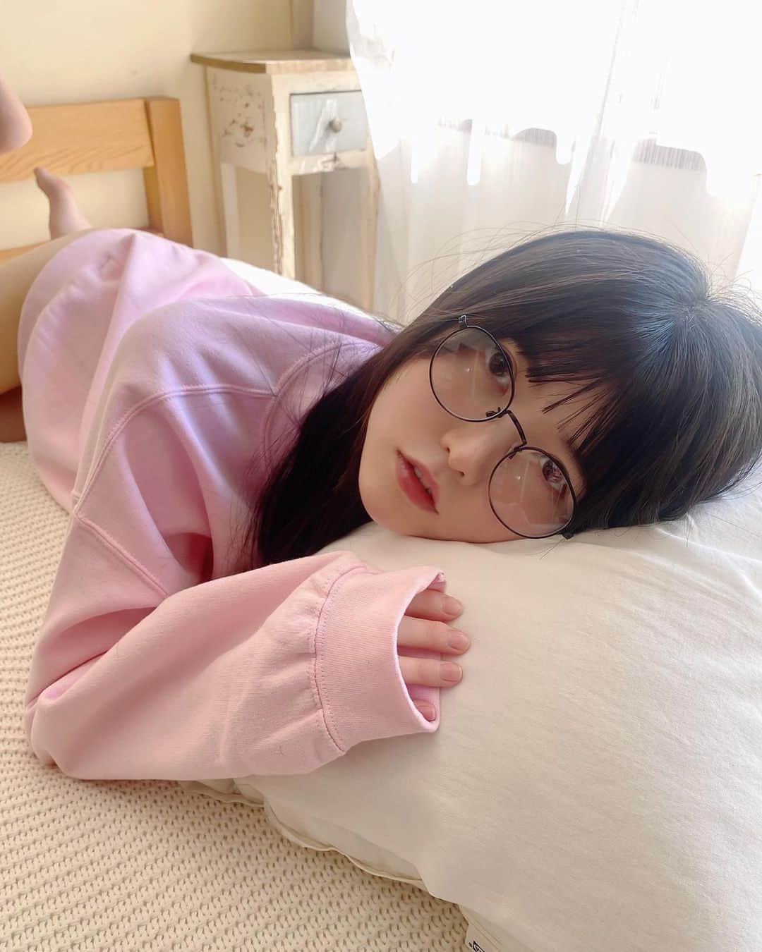 小野寺梓さんのインスタグラム写真 - (小野寺梓Instagram)「2度寝しちゃお！ BUBKA11月号掲載中 #BUBKA #真っ白なキャンバス #白キャン #小野寺梓」10月16日 22 ...