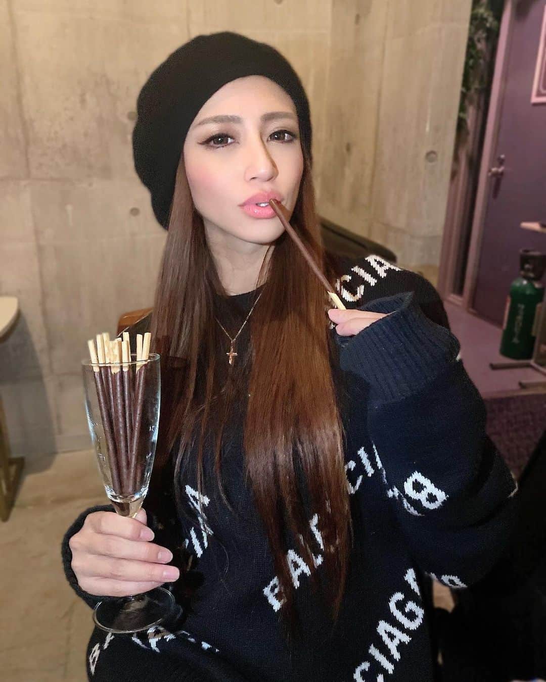 Yurikaさんのインスタグラム写真 Yurikainstagram 「💋💋💋💋 昨日シーシャバー行ったら ポッキー日だから
