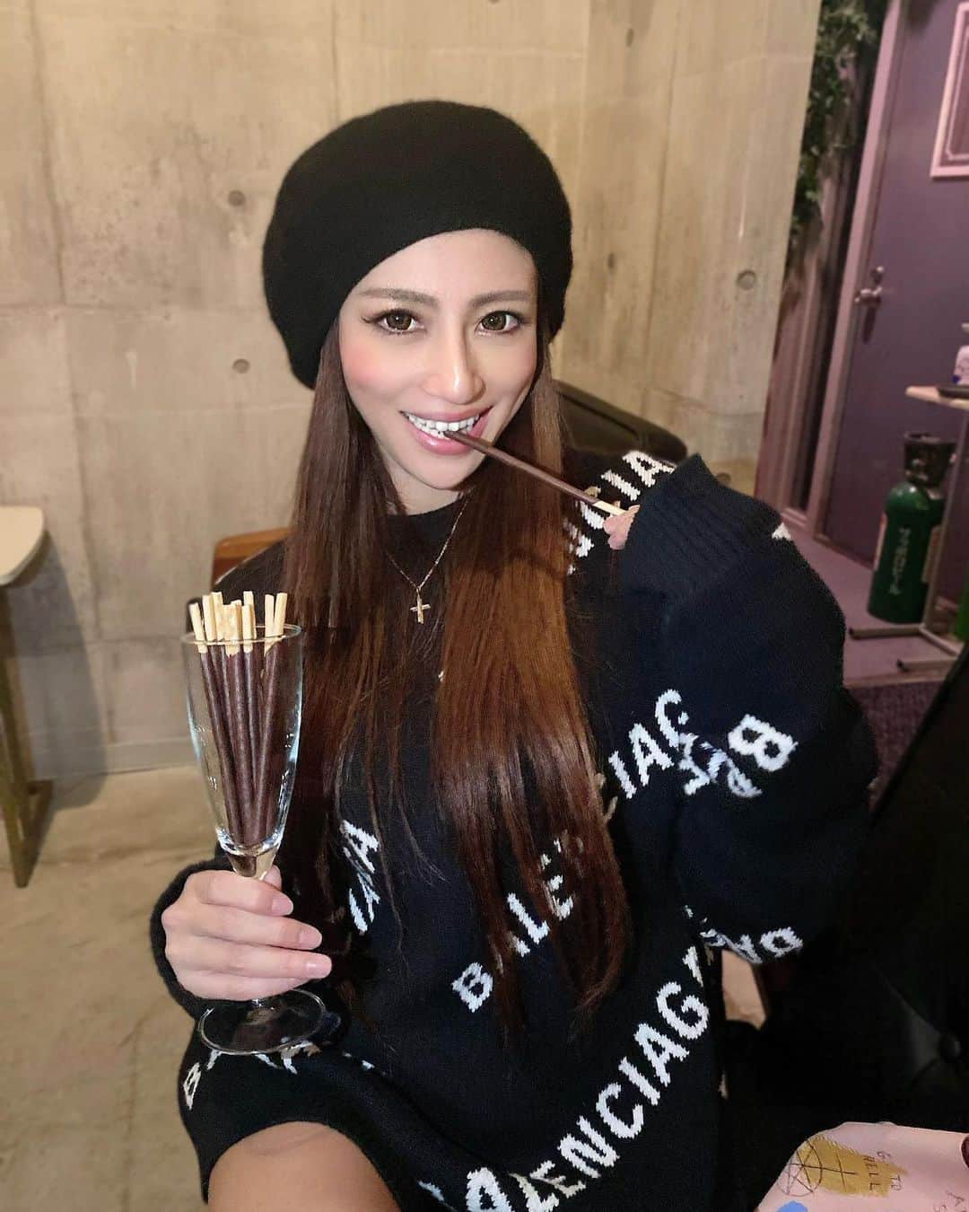 Yurikaさんのインスタグラム写真 Yurikainstagram 「💋💋💋💋 昨日シーシャバー行ったら ポッキー日だから