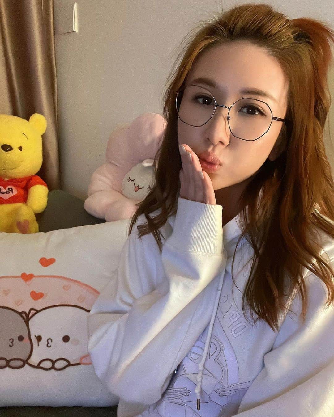 Chloe Yuenさんのインスタグラム写真 - (Chloe YuenInstagram)「鍾唔鍾意我戴眼鏡呢? #nerdlook# ...