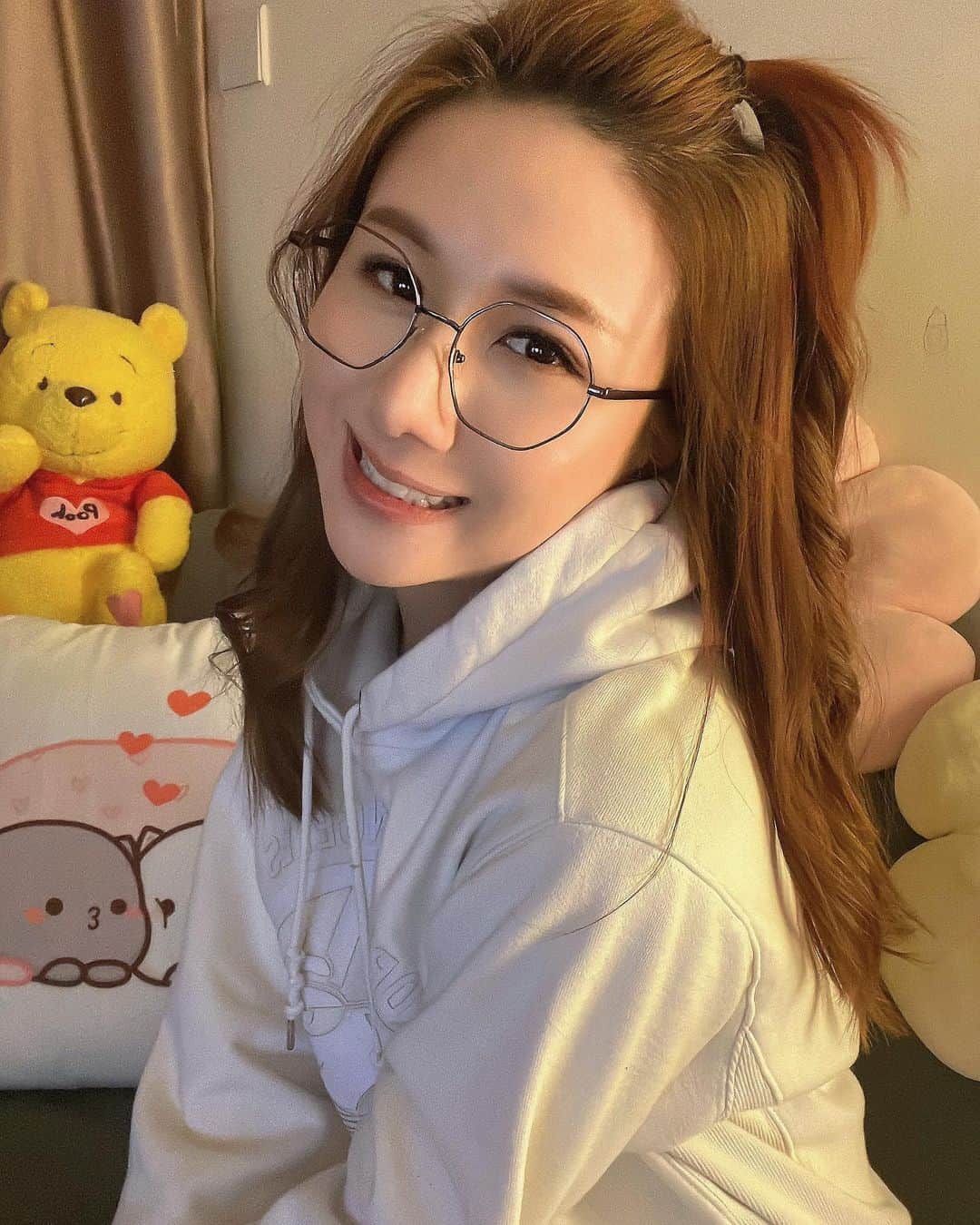 Chloe Yuenさんのインスタグラム写真 - (Chloe YuenInstagram)「鍾唔鍾意我戴眼鏡呢? #nerdlook# ...