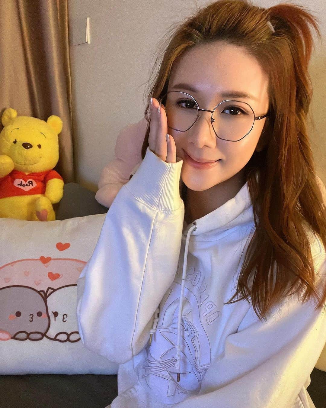 Chloe Yuenさんのインスタグラム写真 - (Chloe YuenInstagram)「鍾唔鍾意我戴眼鏡呢? #nerdlook# ...