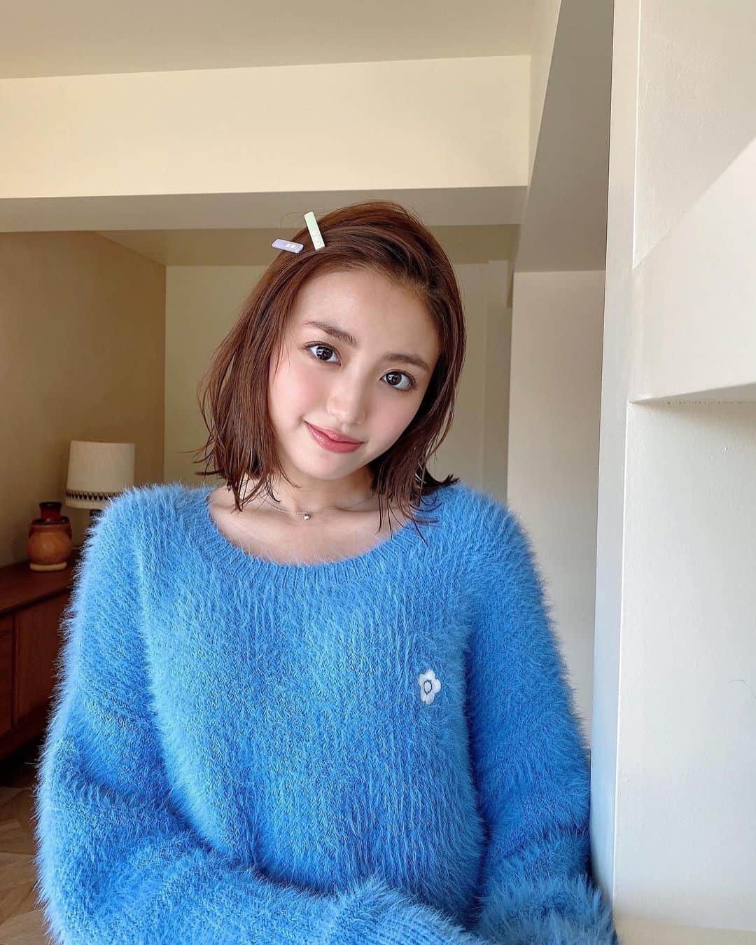 香音さんのインスタグラム写真 - (香音Instagram)「MARY QUANT Bag Book 書店版 発売されました☺︎ 色んなカラーのお洋服、新鮮でした〜 #maryquant ...