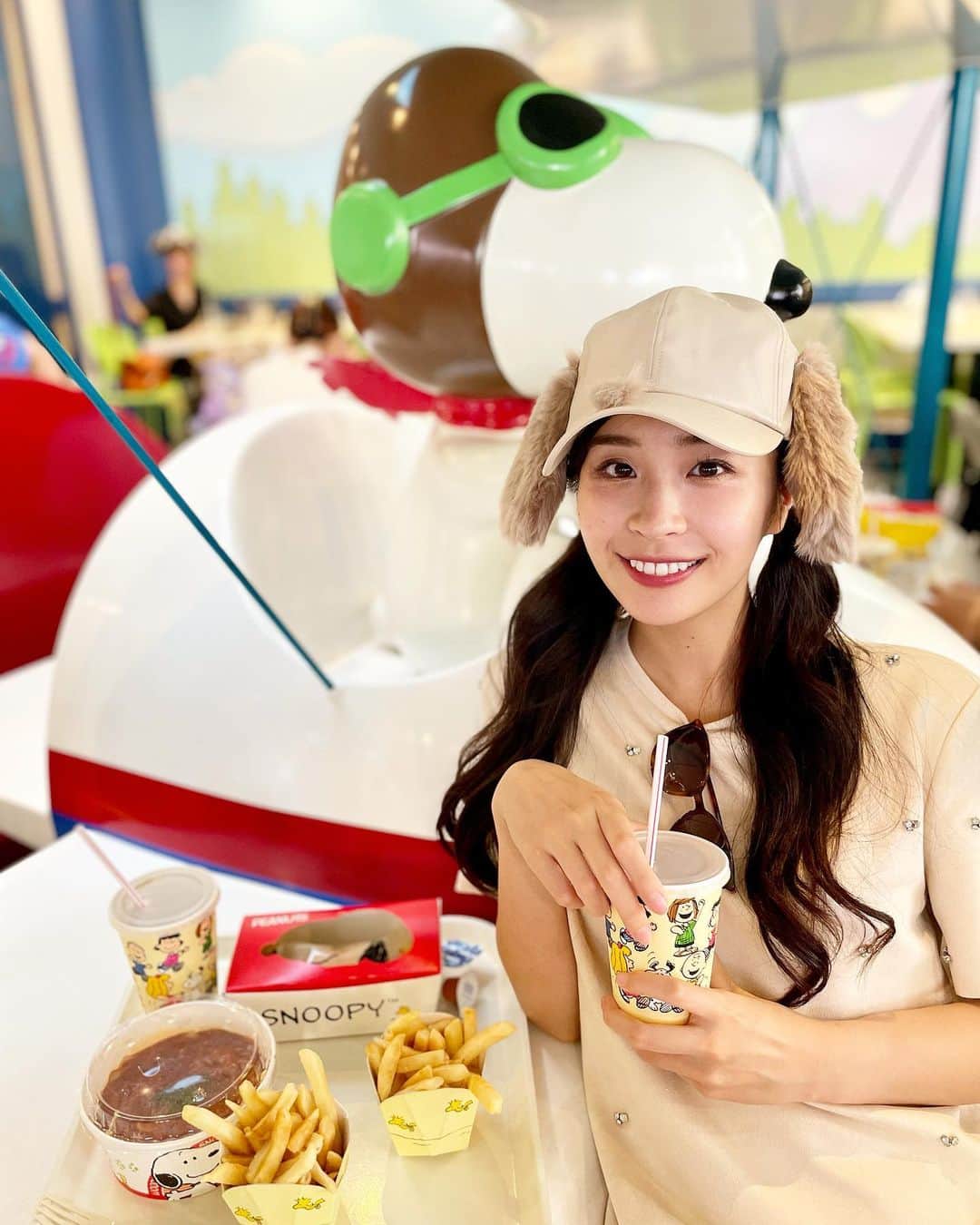 米山珠央さんのインスタグラム写真 - (米山珠央Instagram)「. #スヌーピーバックロットカフェ で ランチ休憩したよ🐶🐶混んでた！ . . . #大阪観光 #ユニバ #ユニバーサル ...