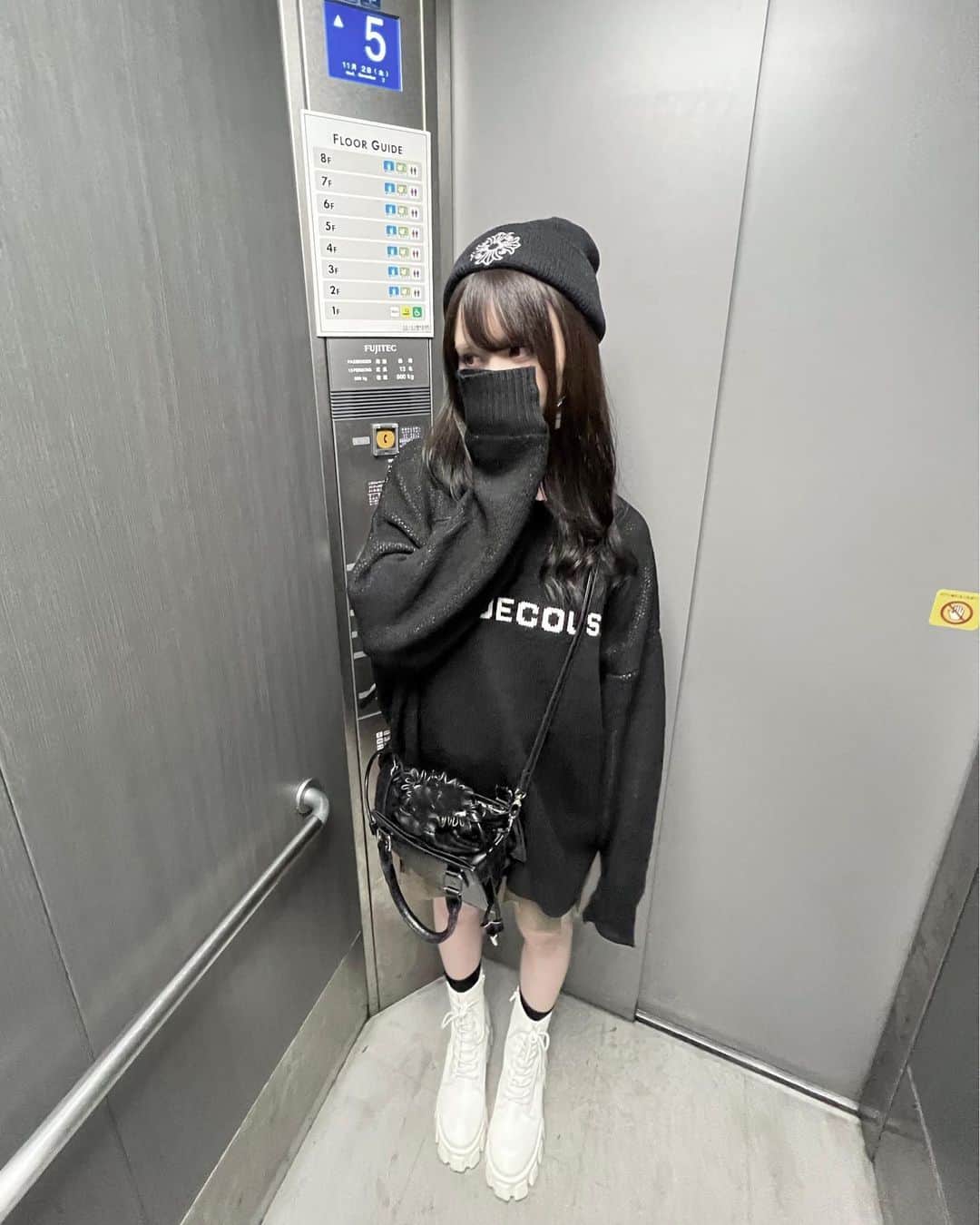 山本望叶さんのインスタグラム写真 - (山本望叶Instagram)「めっちゃ梅田😆 #ootd #code #コーデ #秋服 #ニット帽 #chromehearts #gyda #emoda ...