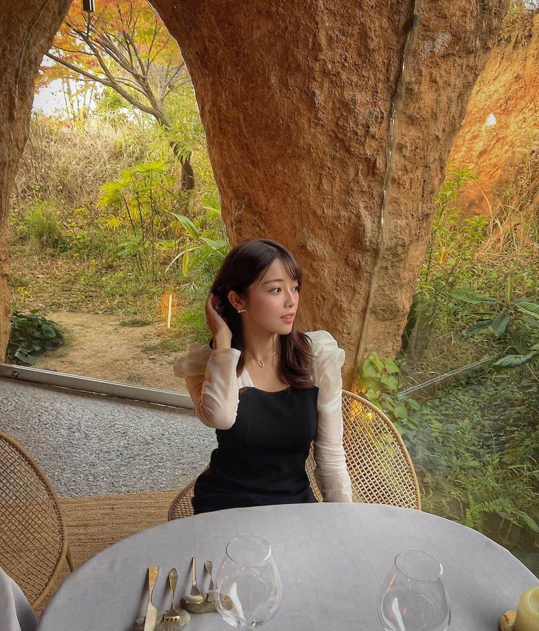 みさきさんのインスタグラム写真 - (みさきInstagram)「1万年前からありそうで 1万年後もありそうなレストラン⋆☽ 本当に洞窟にいる ...