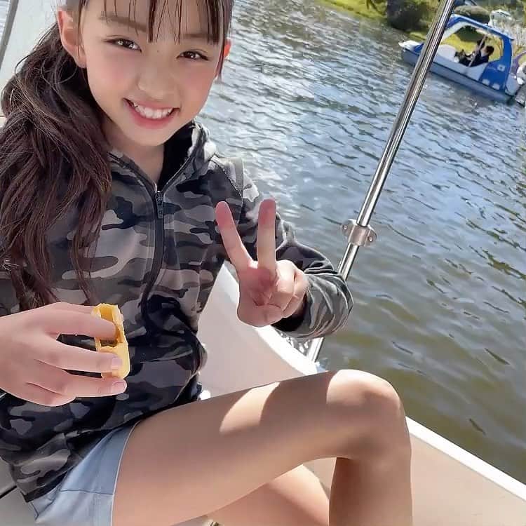 喜島結乃さんのインスタグラム写真 - (喜島結乃Instagram)「♡yuno♡ ㅤㅤㅤㅤㅤㅤㅤㅤㅤㅤㅤㅤㅤ なにしてるでしょーか ️ ヒントは 手に持ってるモナカに入ってる物だよ ️ ...