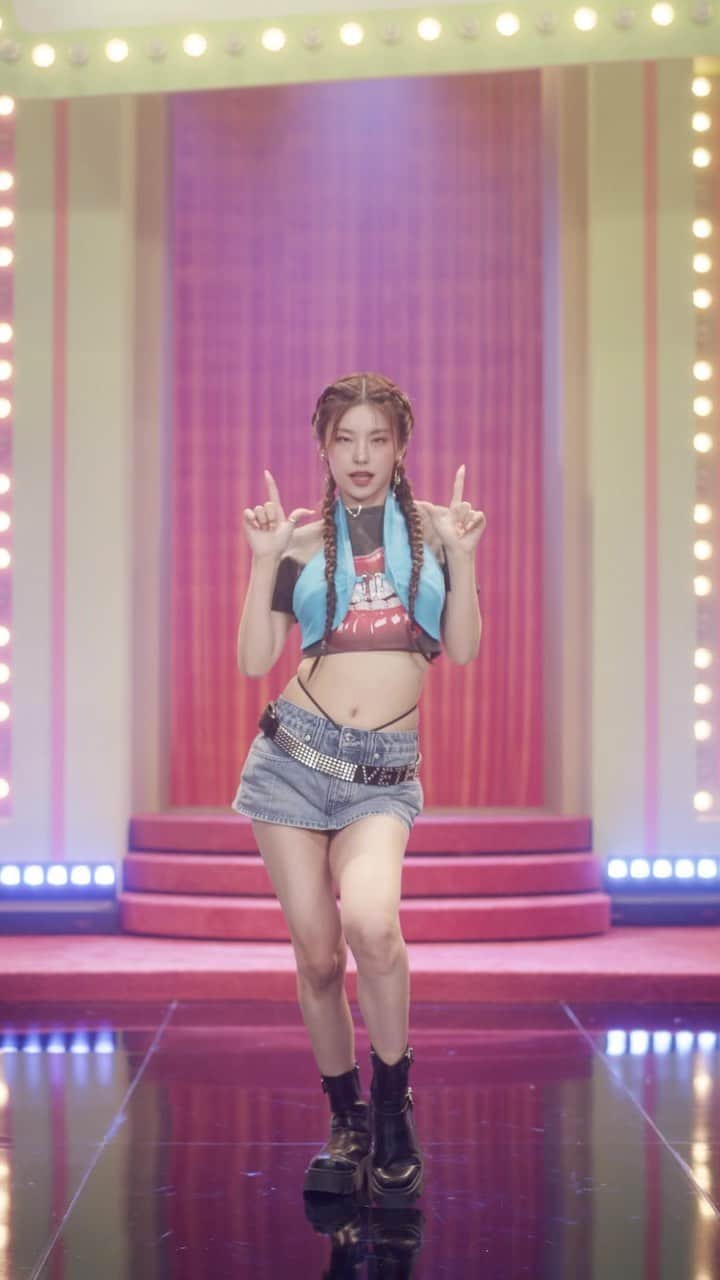 ITZYさんのインスタグラム動画 - (ITZYInstagram)「What’s your #Cheshire Face? #YEJI #예지 #ITZY #있지 #ITZY ...