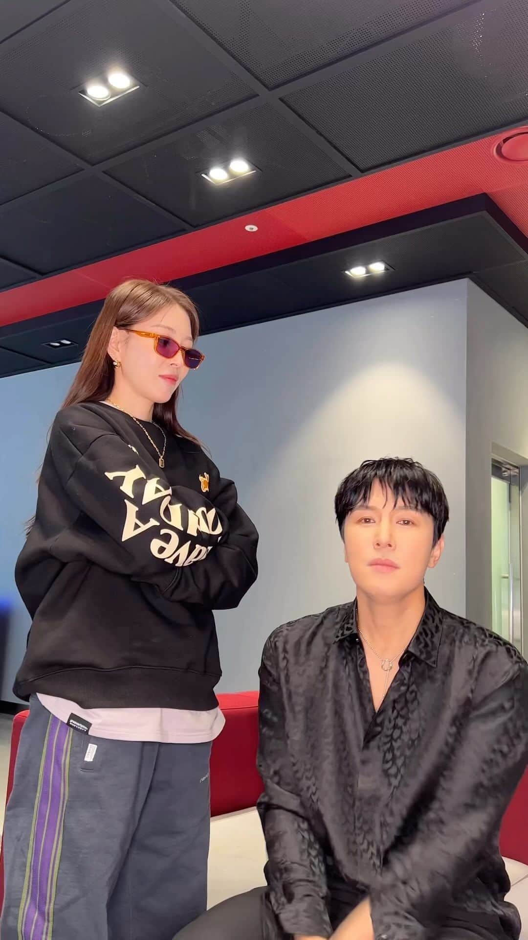 BoAさんのインスタグラム動画 - (BoAInstagram)「입을 확~🤫 이정도면 따라할수있겠뉘이~?? 🫢 동완오빠 고마워요🫰 ...