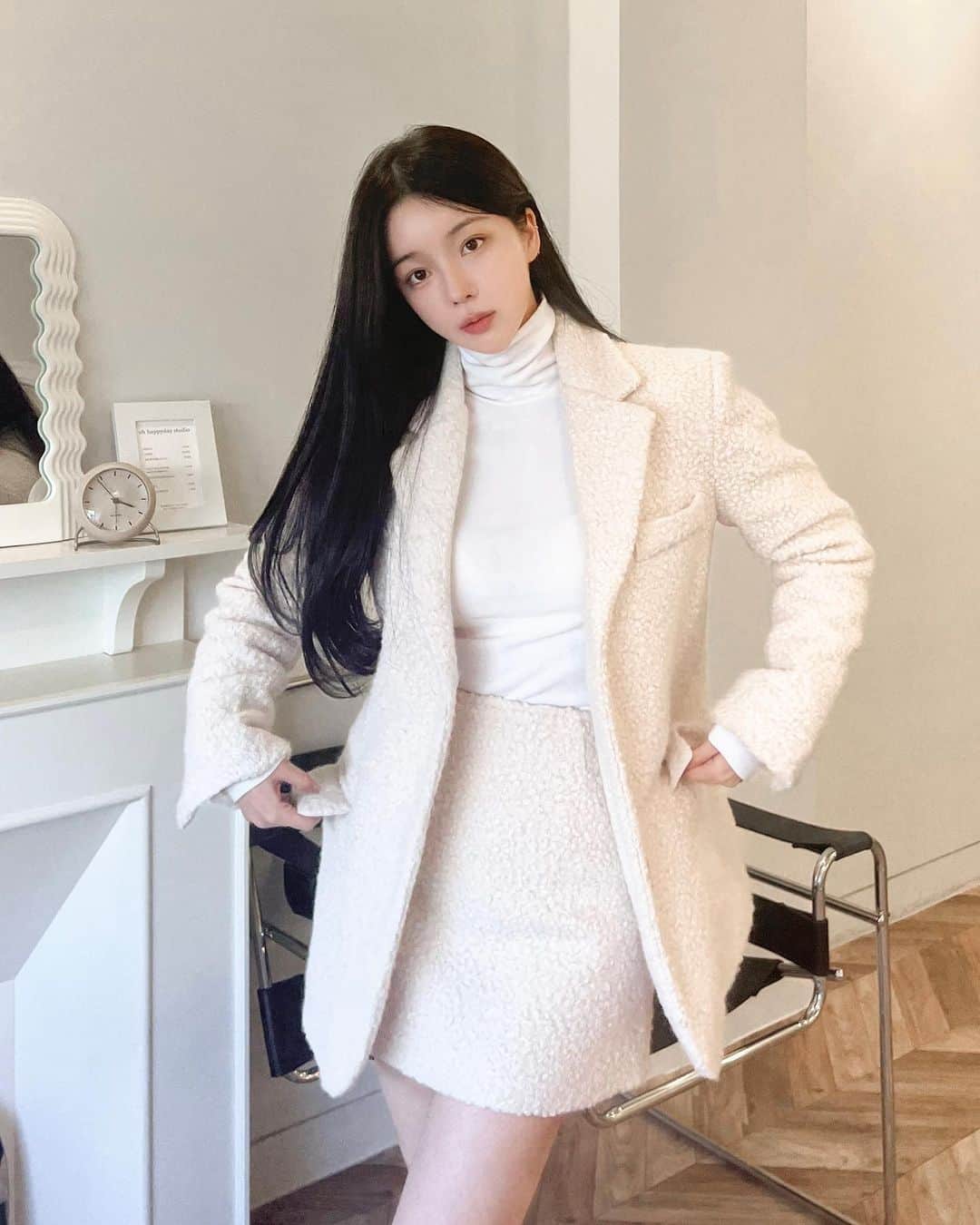 ユン・アラさんのインスタグラム写真 - (ユン・アラInstagram)「🖤대권이네 옷은 다 예뻐 @8daw_official @92.kwon」12月7日 18時33分 ...