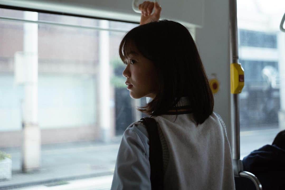 大島美優さんのインスタグラム写真 - (大島美優Instagram)「【出演情報】 明電舎の新テレビCM「電気よ、動詞になれ。」《走らせろ。》篇に出演しています。 撮影で初めて富山に行きました ...