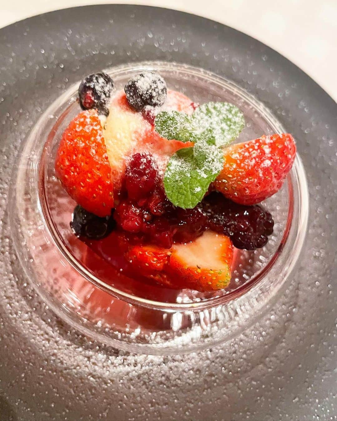 池尻和佳子さんのインスタグラム写真 - (池尻和佳子Instagram)「牛の頬肉の煮込み、めちゃくちゃ美味しかったです。デザートも、幸せな甘さ。 @picdor_shirogane 今日も ...