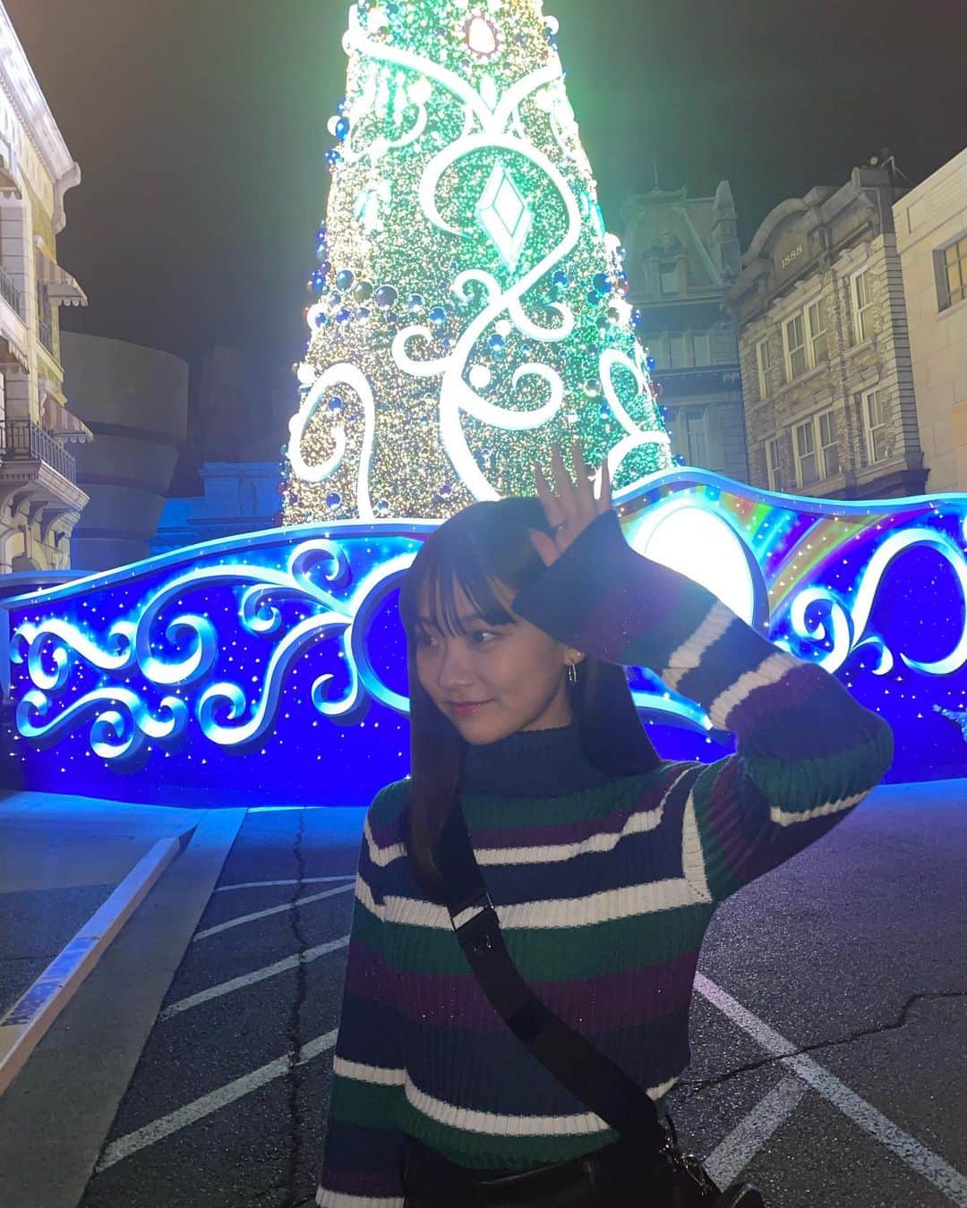 水戸由菜さんのインスタグラム写真 - (水戸由菜Instagram)「・ USJの『RED HOT CHRISTMAS』行ってきた！ 今回はエクスプレス・パスも使って充実してきた😏 人気 ...