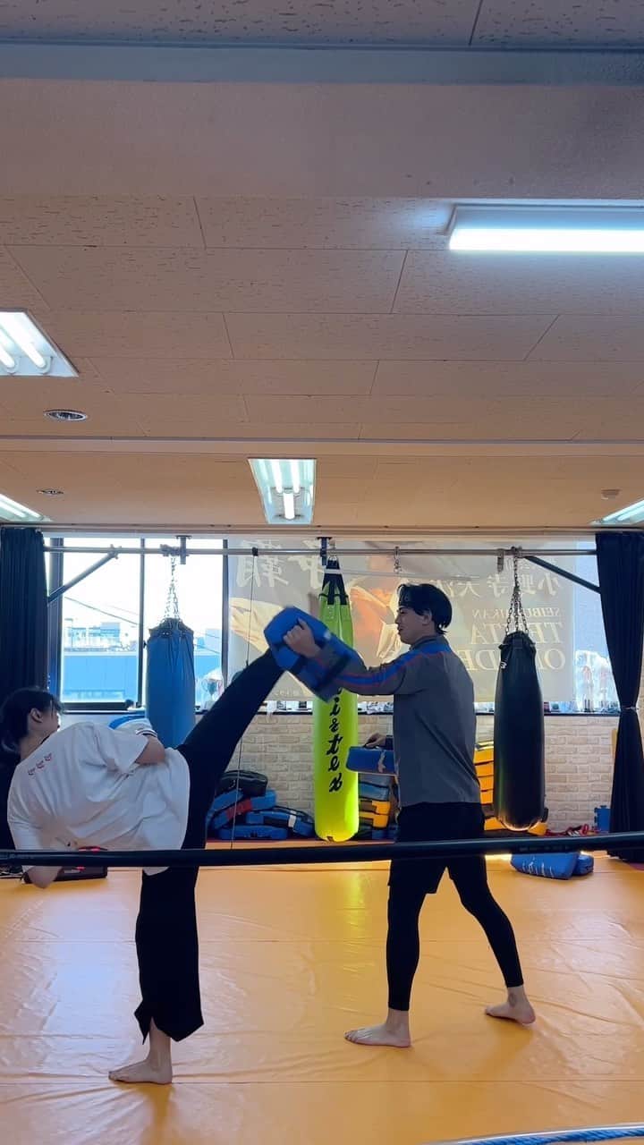 青野楓さんのインスタグラム動画 - (青野楓Instagram)「@kicklab_nishinomiya にて、リアル弟の @tenstaderam46 のパーソナル受けました！遅い遅い言わ ...