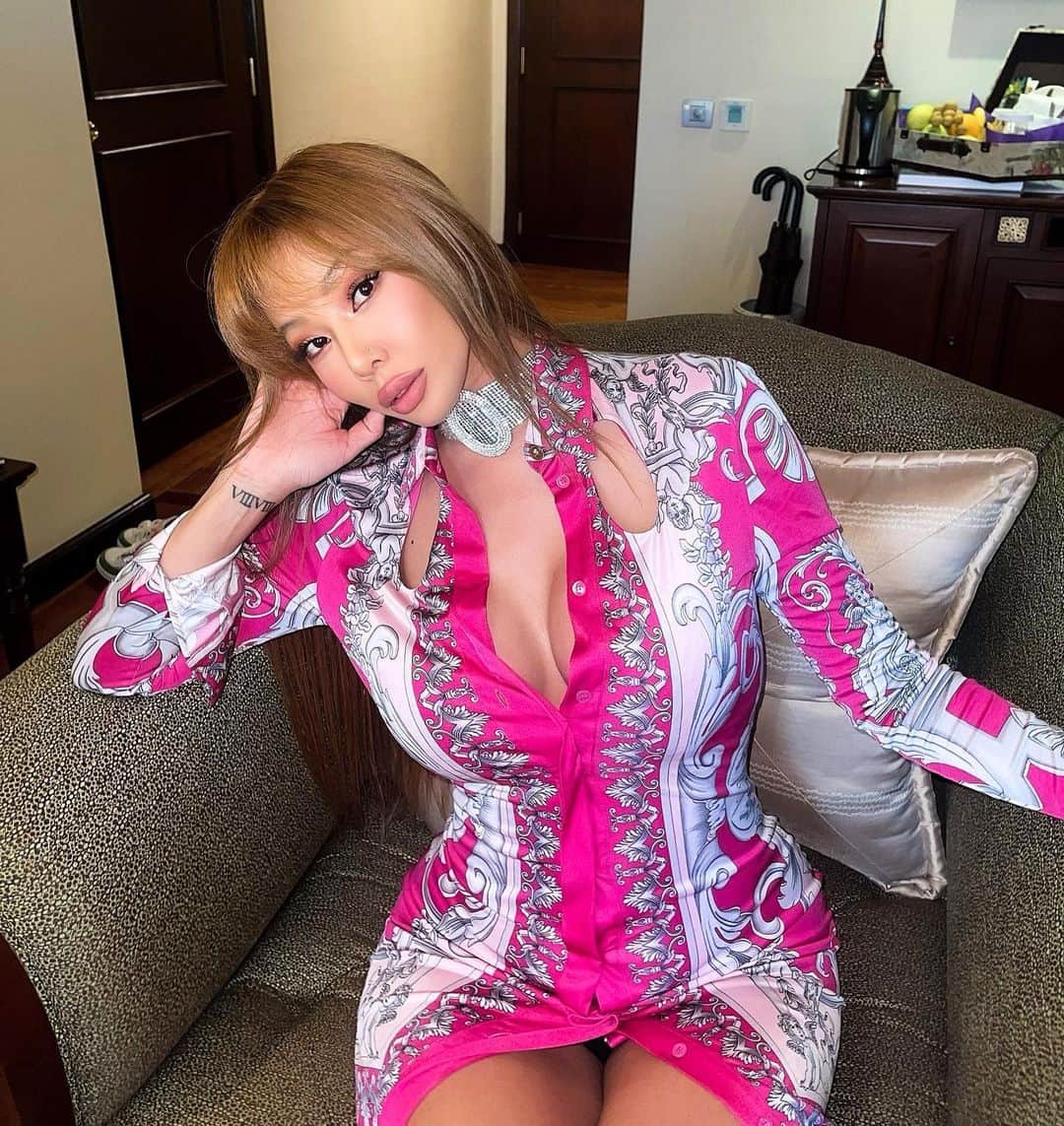 Jessiさんのインスタグラム写真 - (JessiInstagram)「See you tonight cambodia 💖 @tigerbeerkh」12月3日 21時38分 ...