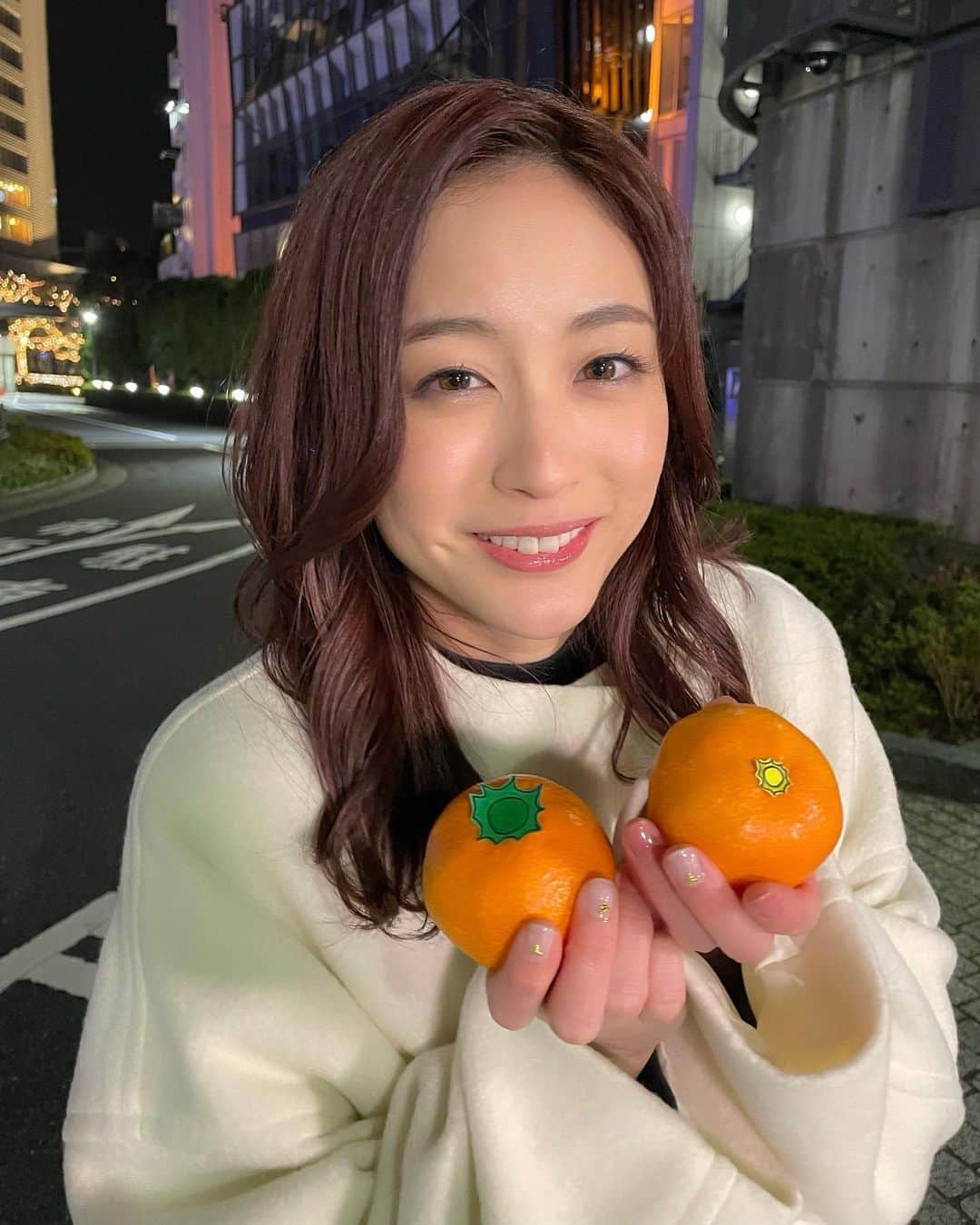 新井恵理那さんのインスタグラム写真 新井恵理那instagram 「美味しいみかんの選び方♪ ヘタが小さくて黄色っぽいものが熟している