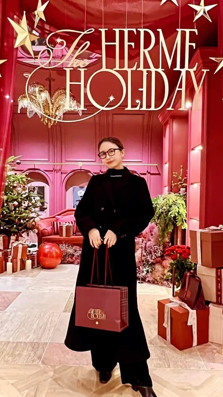西村まどかさんのインスタグラム動画 - (西村まどかInstagram)「HER LIP TO HOLIDAY 2022 🥀 トップスは色違いでも買った、 ㅤㅤㅤㅤㅤㅤㅤㅤㅤㅤㅤㅤㅤ ...