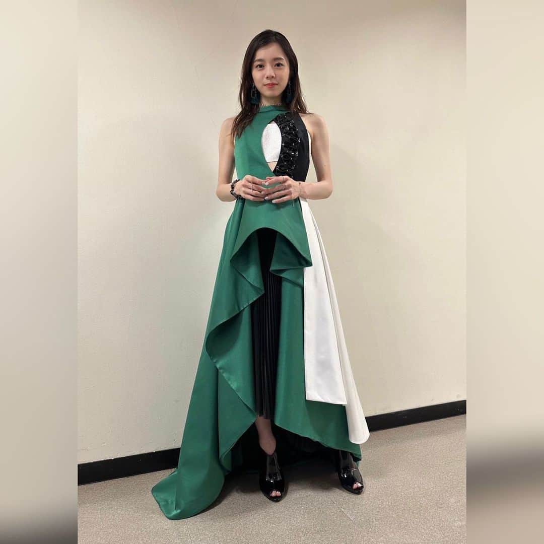 miletさんのインスタグラム写真 - (miletInstagram)「第73回NHK紅白歌合戦 『Fly High』と『おもかげ』を歌わせていただきました。 みなさんのおかげで立たせて ...