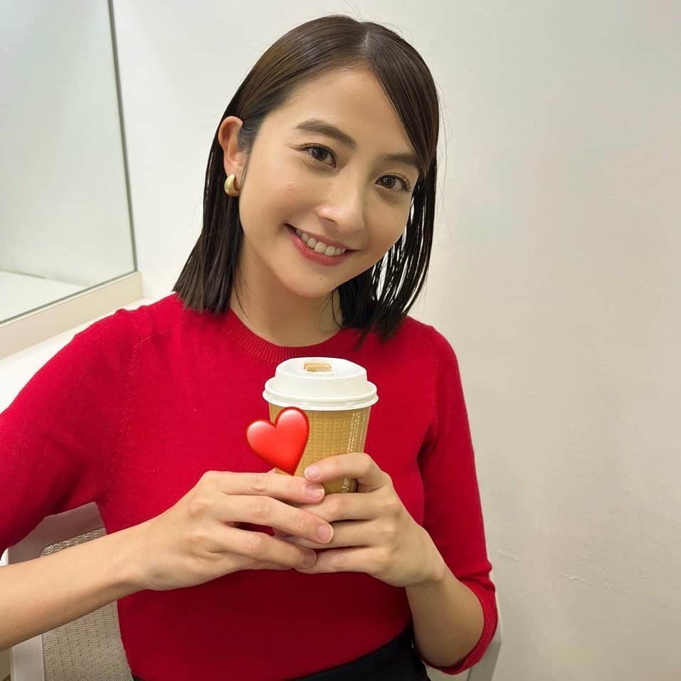 TBSアナウンサー公式さんのインスタグラム写真 - (TBSアナウンサー公式Instagram)「日比麻音子です！ @hibi_maoko ． 寒くなってきましたね。 寒くなると、本番前は ...