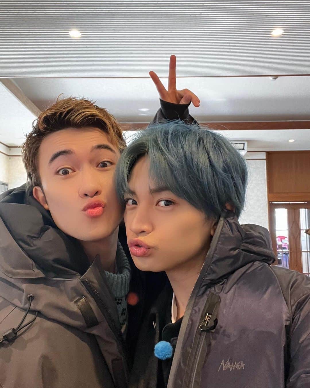 Sexy Zoneさんのインスタグラム写真 Sexy Zoneinstagram「⁡ モーニングけんマリ ⁡ ⁡ これから旅の続きに行くぜい。 ⁡ 楽しも。 ⁡ みんな今日仕事納めか