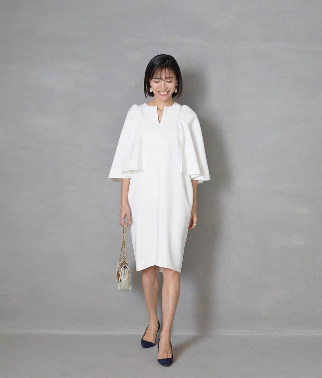 ayu kagawaさんのインスタグラム写真 - (ayu kagawaInstagram)「CAPE SLEEVE ONE-PIECE ...