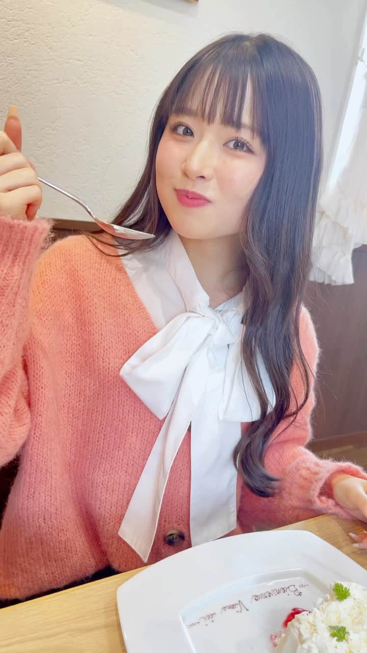 りりさんのインスタグラム動画 りりinstagram 「🎂 Abタウン敷地内 アベイユ 一推しケーキ‼︎🎂 りりが美味しそう〜に食べてる