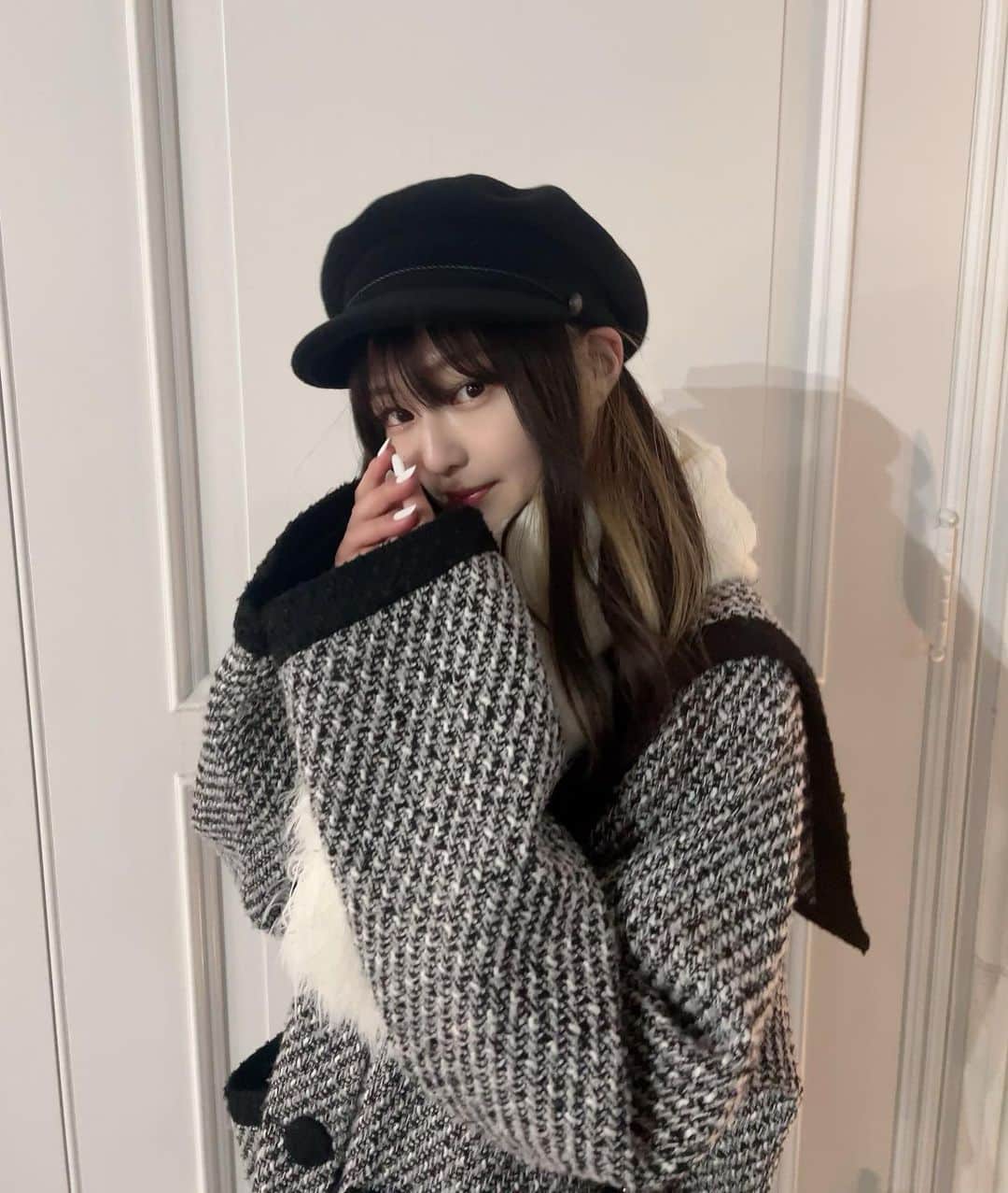 鎮目のどかさんのインスタグラム写真 - (鎮目のどかInstagram)「髪色変えたいなー🦦どんなのがいいと思う？ #ootd #code #コーデ #キャスケット #マフラー #ca4la ...