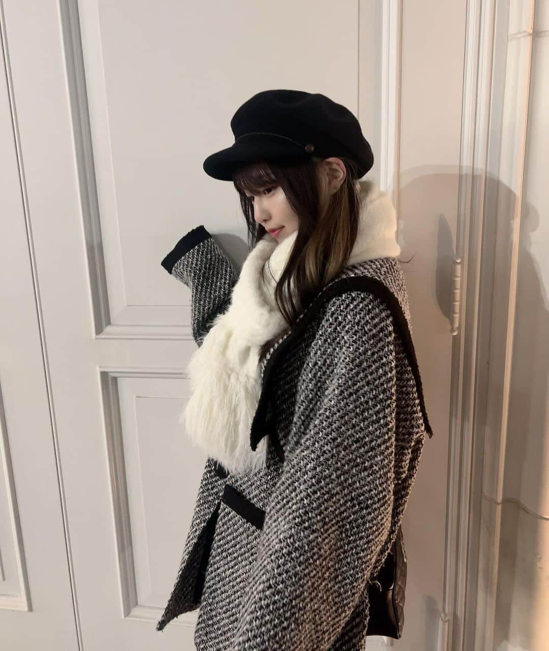 鎮目のどかさんのインスタグラム写真 - (鎮目のどかInstagram)「髪色変えたいなー🦦どんなのがいいと思う？ #ootd #code #コーデ #キャスケット #マフラー #ca4la ...