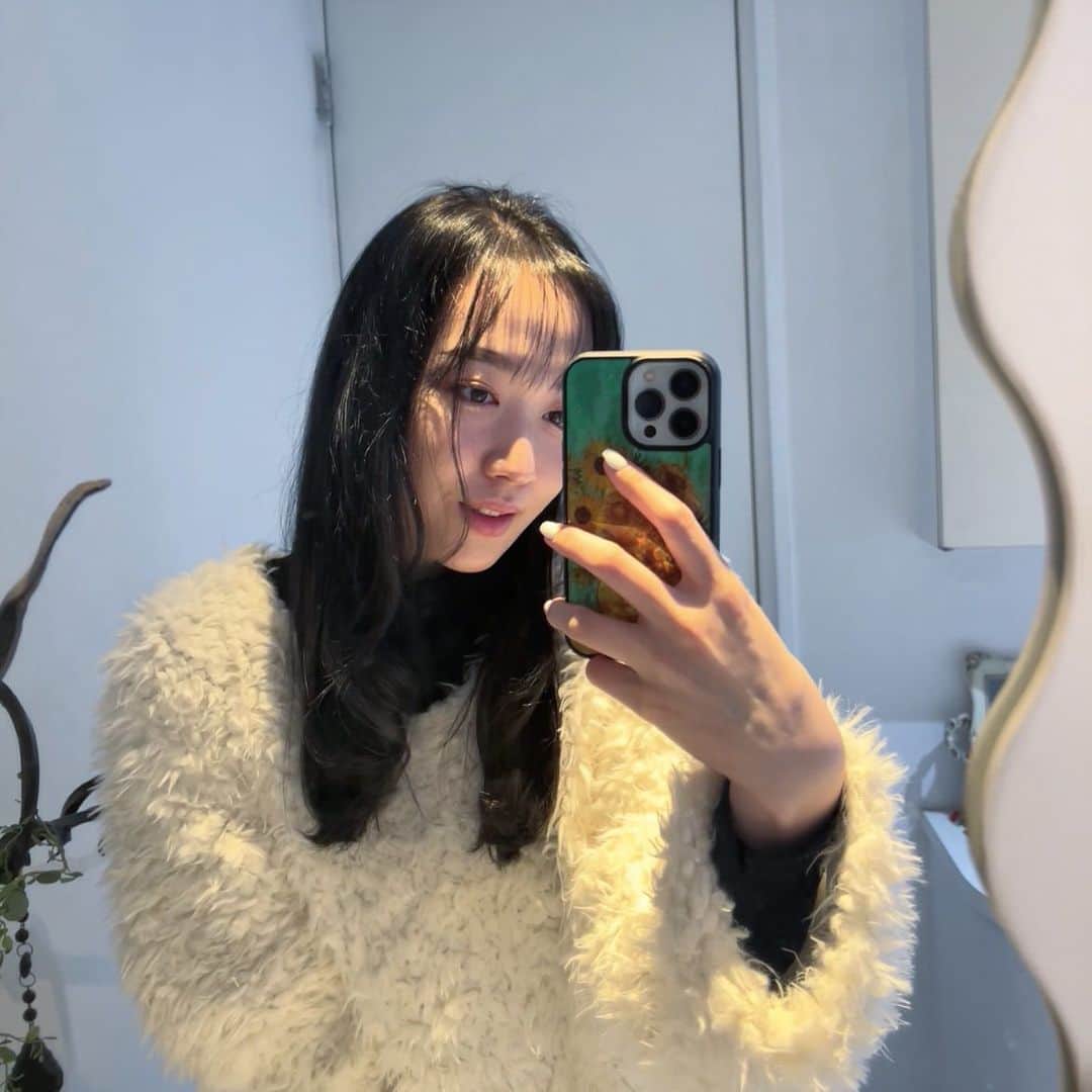 圭叶（KEYKA）さんのインスタグラム写真 - (圭叶（KEYKA）Instagram)「🖤🕊 _____________ 2023年最初のイメチェンはシースルーバンクにしたよ👀 ブロンドヘア ...