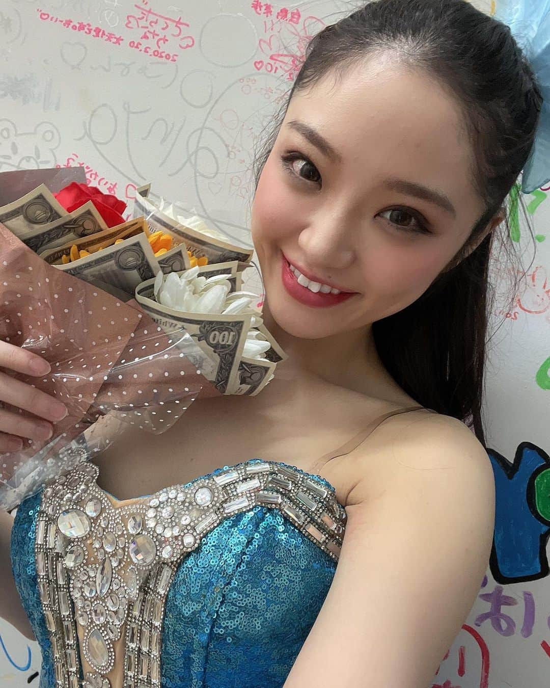 Kozueさんのインスタグラム写真 - (KozueInstagram)「. こんばんは💗 本日からチケット先行発売しました！ ぜひ1月29日本公演応援にかけつけてくれたら嬉しいです！ 1部A ...