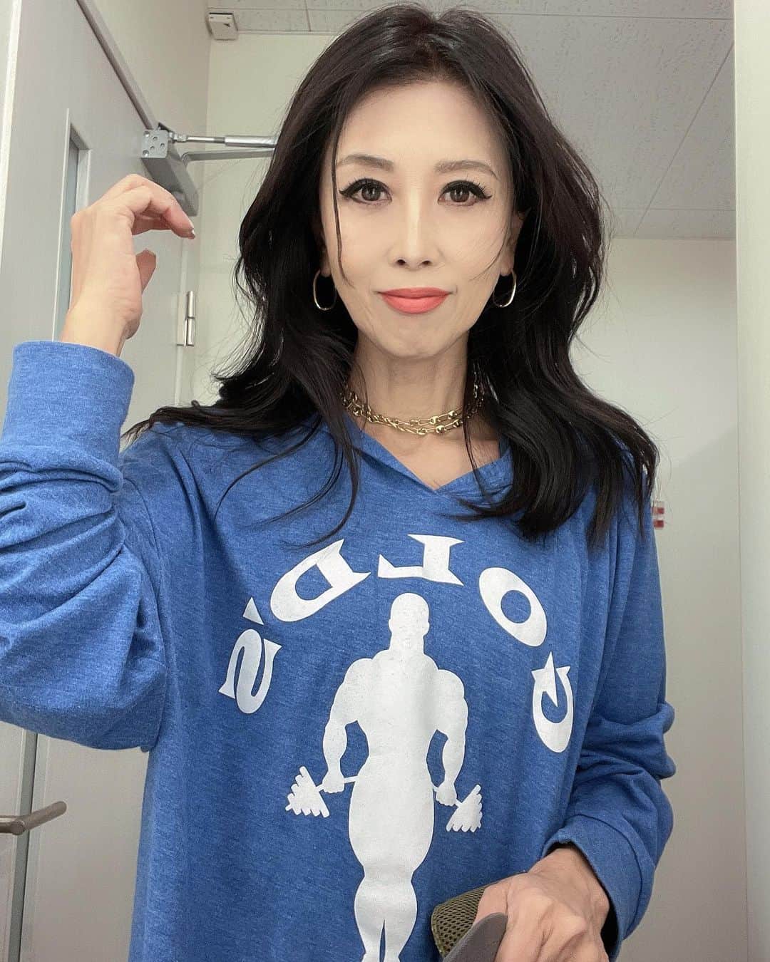 Naoko（なおこ）さんのインスタグラム写真 - (Naoko（なおこ）Instagram)「🏋🏽‍♂️ 🏋🏽‍♂️ 🏋🏽‍♂️ 脚トレに きたのに 足首⚡️で 肩に変更した ポンコツ☠️ ...