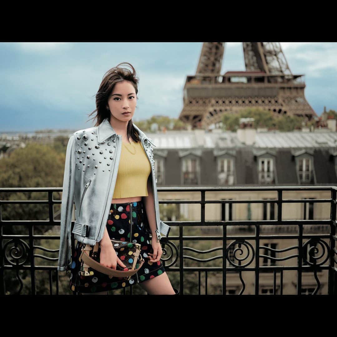 広瀬すずさんのインスタグラム写真 広瀬すずinstagram 「25ans パリで撮影したもの 楽しかったあ、是非ご覧くださいまし