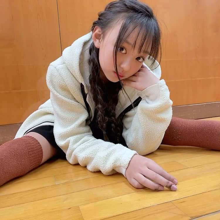 喜島結乃さんのインスタグラム写真 - (喜島結乃Instagram)「♡yuno♡ ㅤㅤㅤㅤㅤㅤㅤㅤㅤㅤㅤㅤㅤ 最近頑張ってる事🏁 柔軟！！ ㅤㅤㅤㅤㅤㅤㅤㅤㅤㅤㅤㅤㅤ めちゃくちゃキメ顔し ...