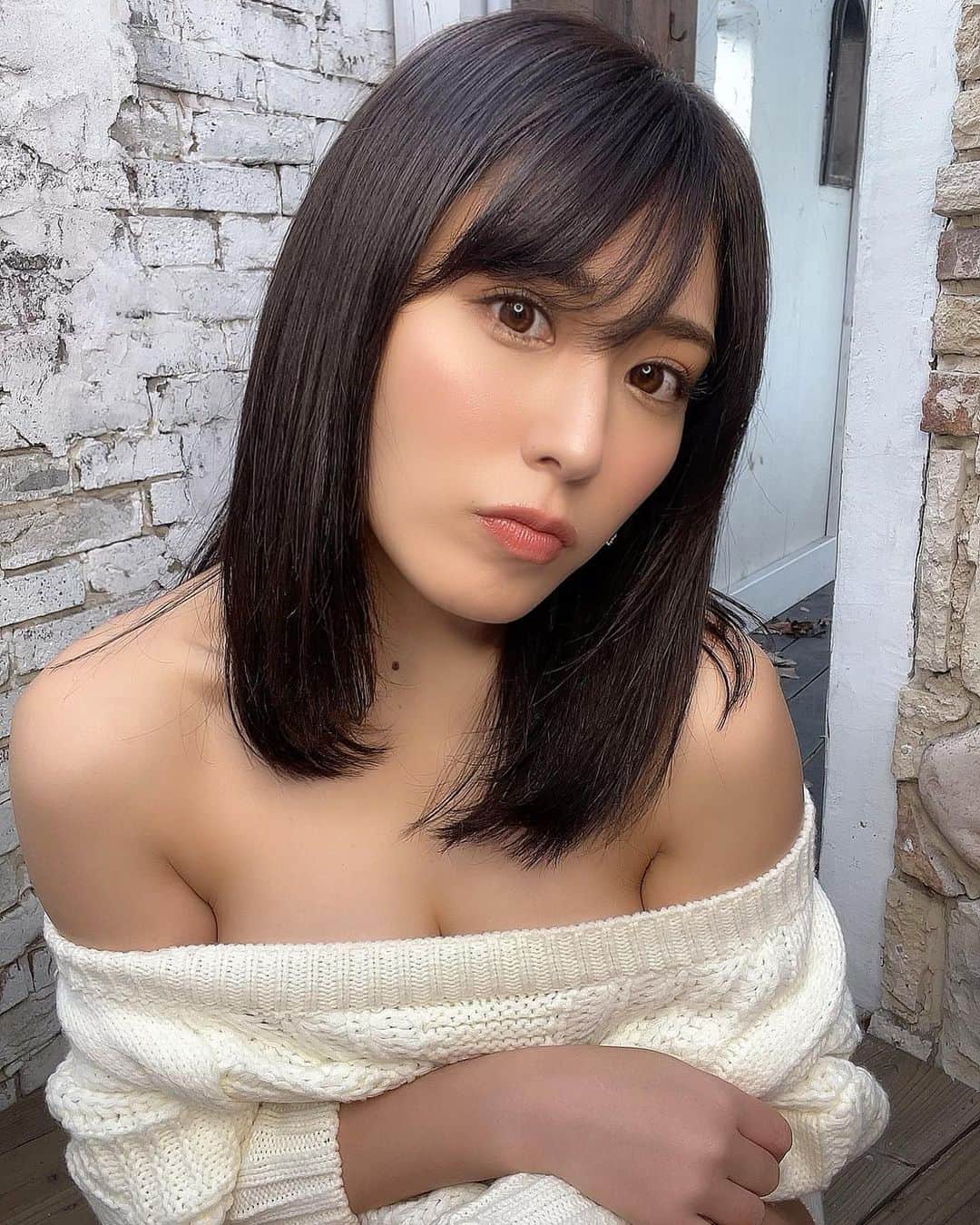 金子智美さんのインスタグラム写真 金子智美instagram 「⁡ ⁡ ちょっとだけだよ…🤫💓💓 ⁡ ⁡ ⁡ ⁡ ⁡ ⁡ Fantia