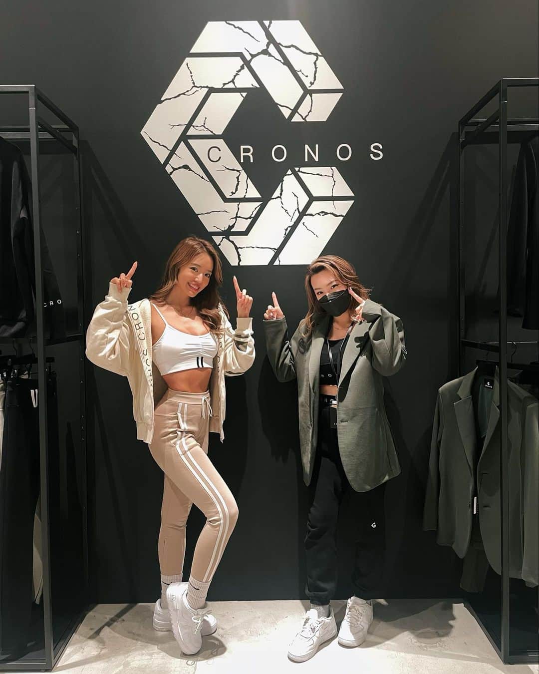 柳本絵美さんのインスタグラム写真 - (柳本絵美Instagram)「@cronos_apparel_ginzasix 1日店長させていただきました💗 忙しい中、沢山の方が会いに来てくれて😢 ...