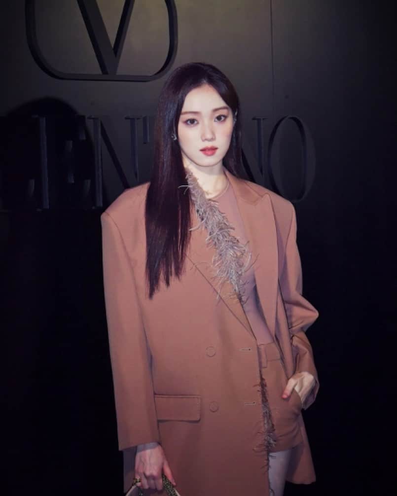 イ・ソンギョンさんのインスタグラム写真 - (イ・ソンギョンInstagram)「@maisonvalentino 😘 멋진사진 감사합니다 ...