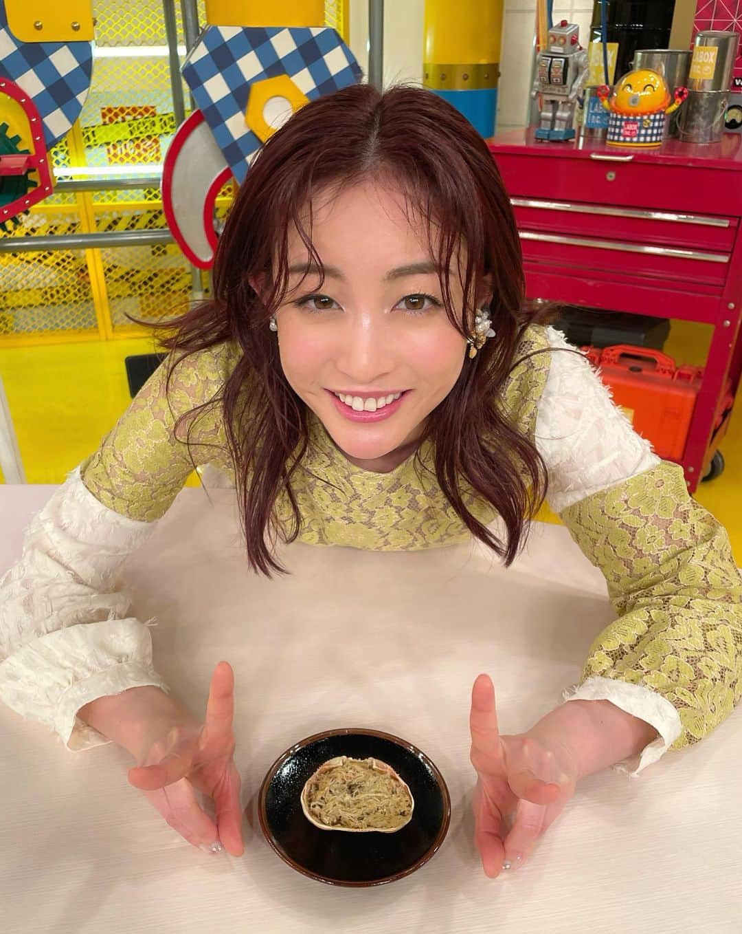 新井恵理那さんのインスタグラム写真 新井恵理那instagram 「田中さんポーズ☆3 18『所さんお届けモノです！』 土曜日あさ7