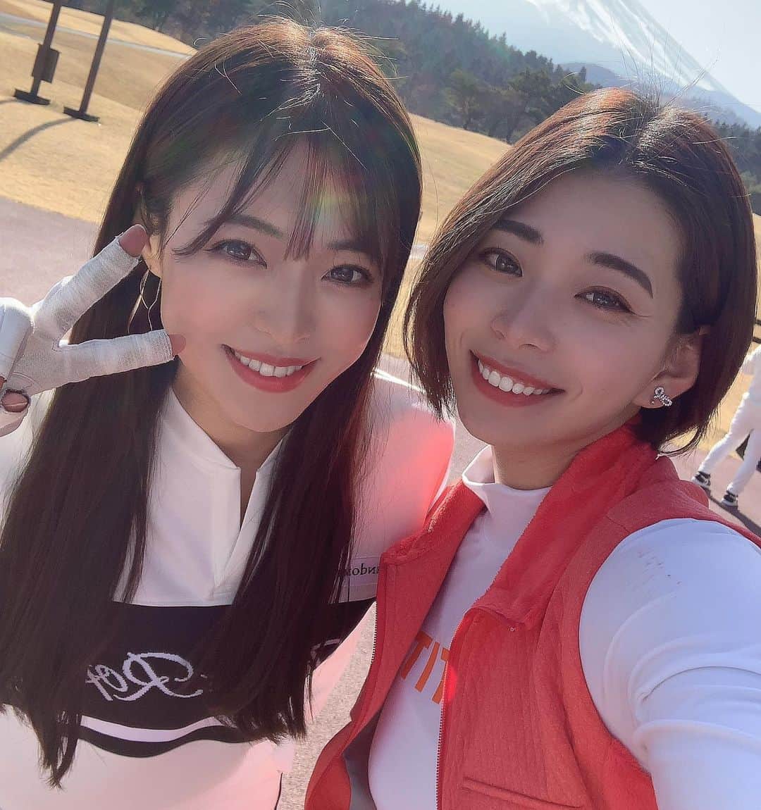 高橋としみさんのインスタグラム写真 - (高橋としみInstagram)「富士山とツーショット🗻 ウェア @junandrope グローブ @kissonthegreen 先日、富士クラシック ...