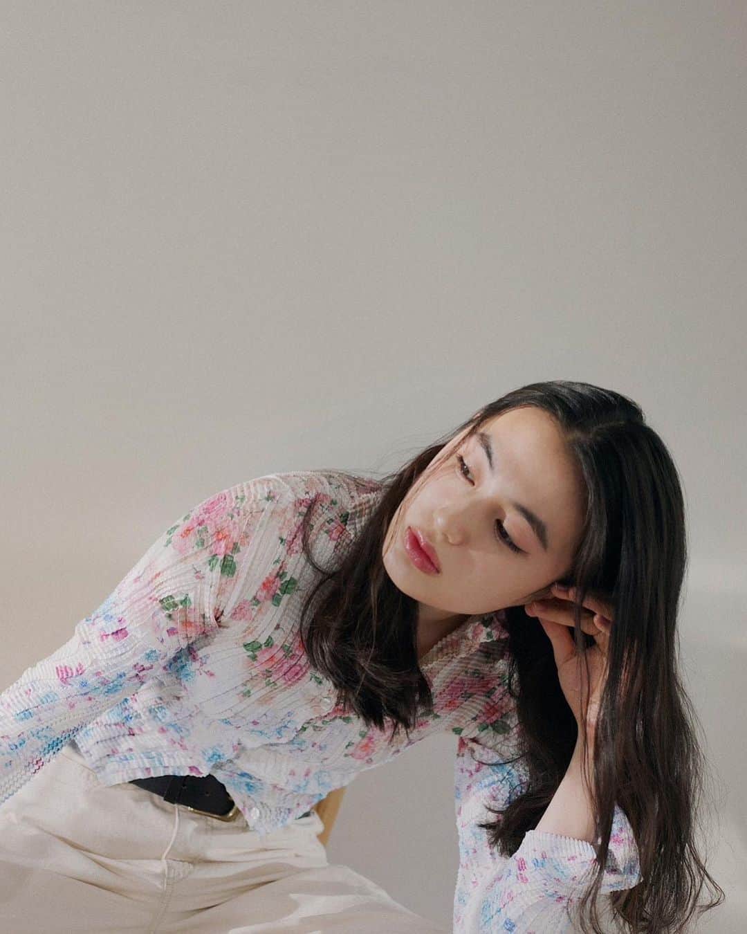 八木莉可子さんのインスタグラム写真 - (八木莉可子Instagram)「ViVi4月号 「キニナルあの人の春デニム」 出させて頂いております👖🤍 デニム好きなので、とても嬉しい…。 ViVi ...