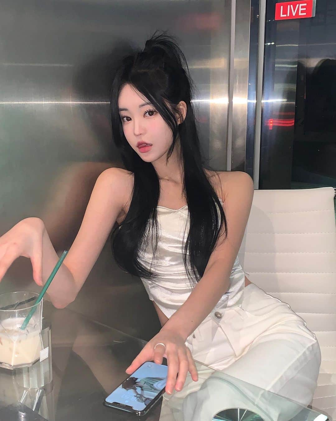 キム・ダビンさんのインスタグラム写真 - (キム・ダビンInstagram)「뉴진스의 하입뽀이가 부릅니다 : 블로그 포스팅 했어요」3月 ...