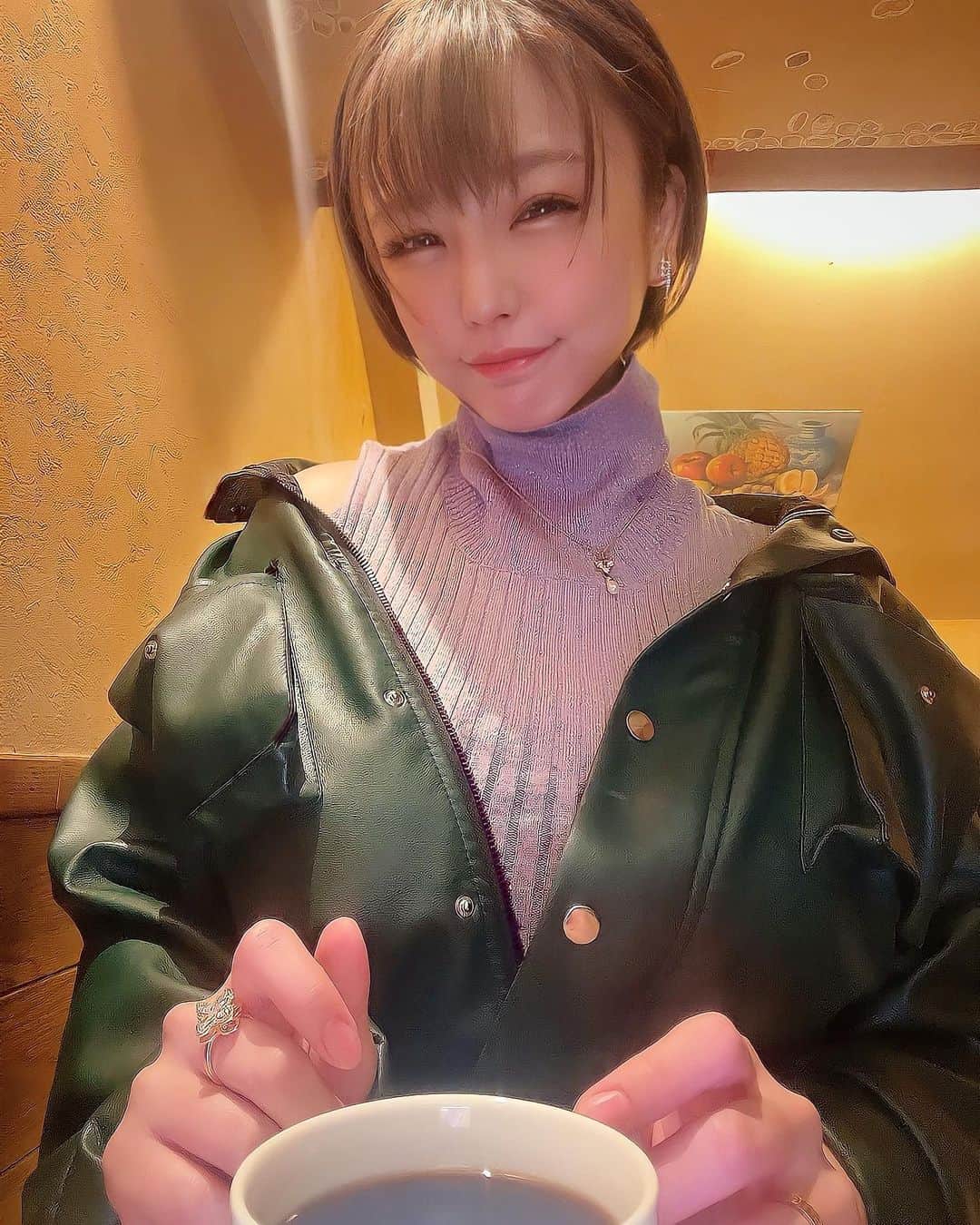 ENAさんのインスタグラム写真 - (ENAInstagram)「お買い物は長くするの苦手で🤭🛍 すぐに決めちゃうか、隠れ家喫茶店で休憩挟ん ...