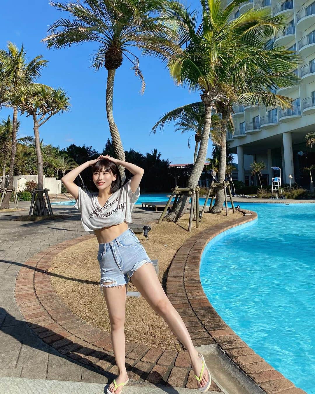 田中美久さんのインスタグラム写真 - (田中美久Instagram)「HKT48ムック本発売日！ 通常盤、 Amazon版、どっちも表紙出させて頂いてます。田中美久の後輩プロデュースと矢吹奈子 ...