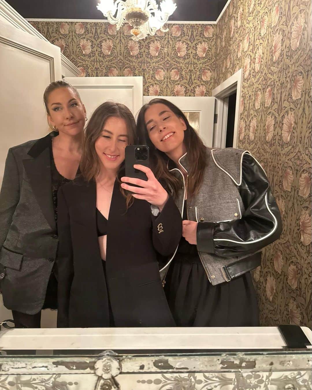 ハイムさんのインスタグラム写真 - (ハイムInstagram)「HAPPY BIRTHDAY ESTE!!! cheers to the ...