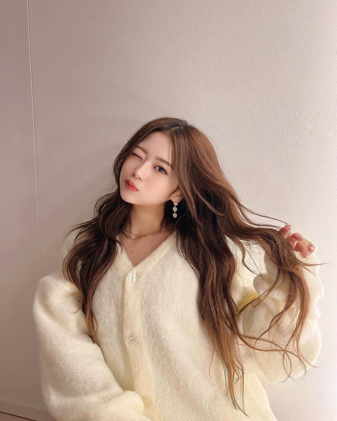 やしろななさんのインスタグラム写真 - (やしろななInstagram)「🤍🖤🤍🖤」4月9日 21時20分 - 8467_0