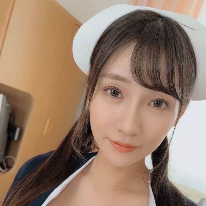 山手梨愛さんのインスタグラム写真 山手梨愛instagram 「⁡⁡チラッ 今週もよろしくね♡⁡ ⁡⁡⁡ ⁡ 山手梨愛 ⁡ ⁡ S1」4
