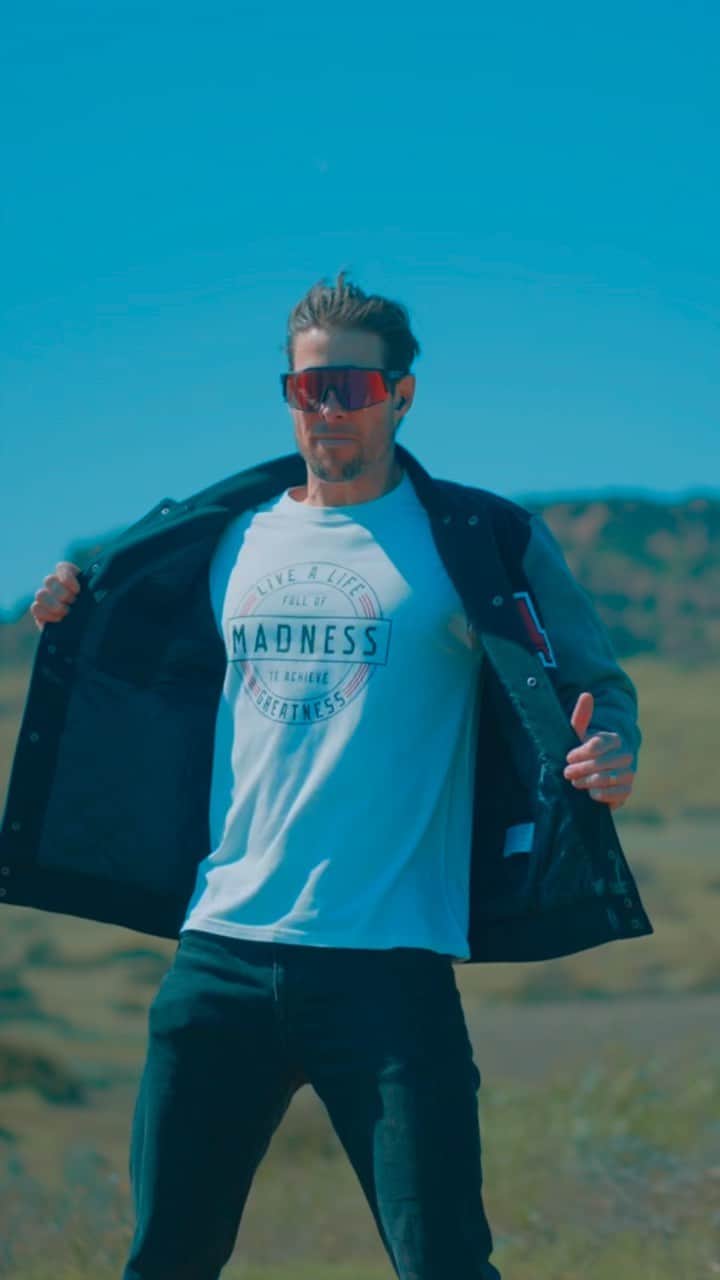 Chadd Smithさんのインスタグラム動画 - (Chadd SmithInstagram)「Robot Rocking my new threads from @51fiftyltm ...