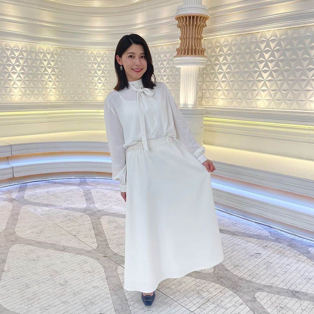 TBS「Nスタ」さんのインスタグラム写真 - (TBS「Nスタ」Instagram)「【上村アナのイチオシファッション🧡】 4月6日(木)のファッションです🌷 ︎ブラウス/スカート:soeju ...