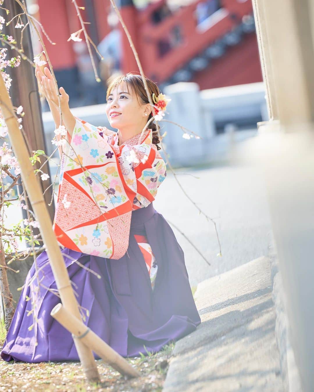 及川愛未さんのインスタグラム写真 - (及川愛未Instagram)「浅草寺までお出かけ👘💼 年々開花時期が早くて咲いている時間も短くなってきて寂しい🌸🌸💦 photo by 📸 @kei ...