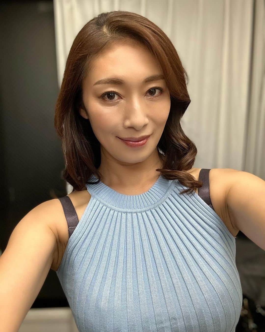 小早川怜子さんのインスタグラム写真 小早川怜子instagram 「肩紐出ちゃうから、取ったら2枚目🫣きゃっ💗 小早川怜子 Av撮影
